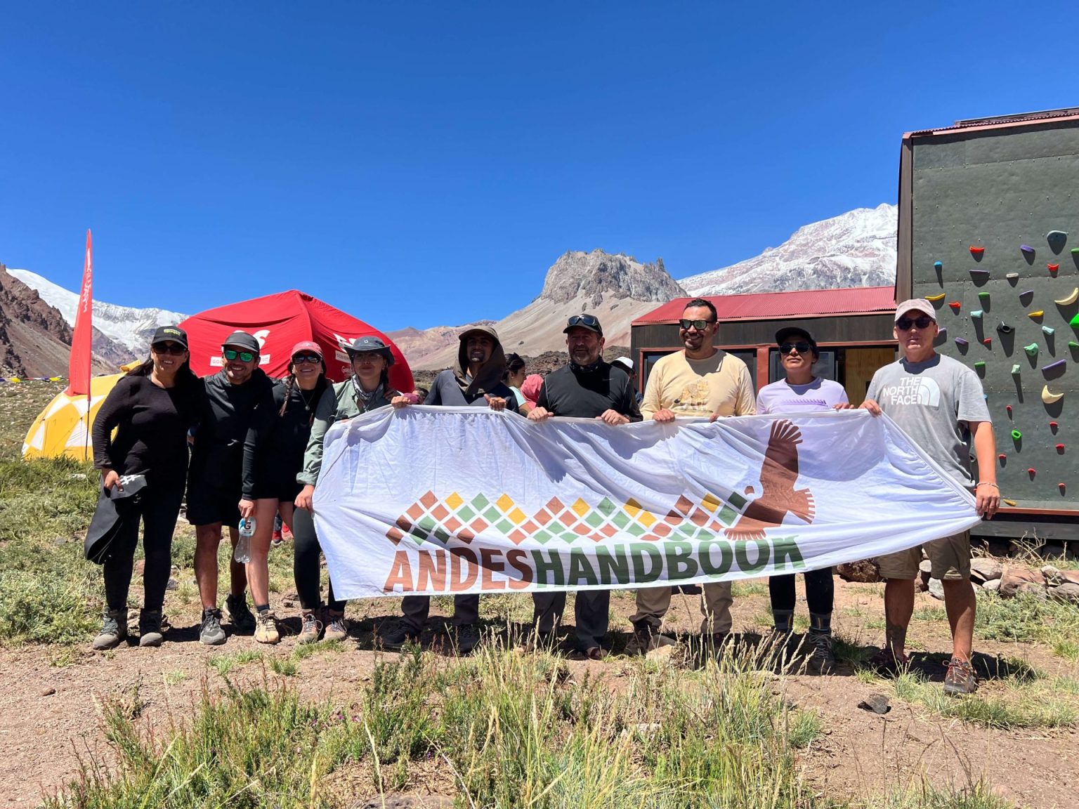 Todo lo que debes saber sobre el nuevo Refugio Volcán Tupungato - Andeshandbook
